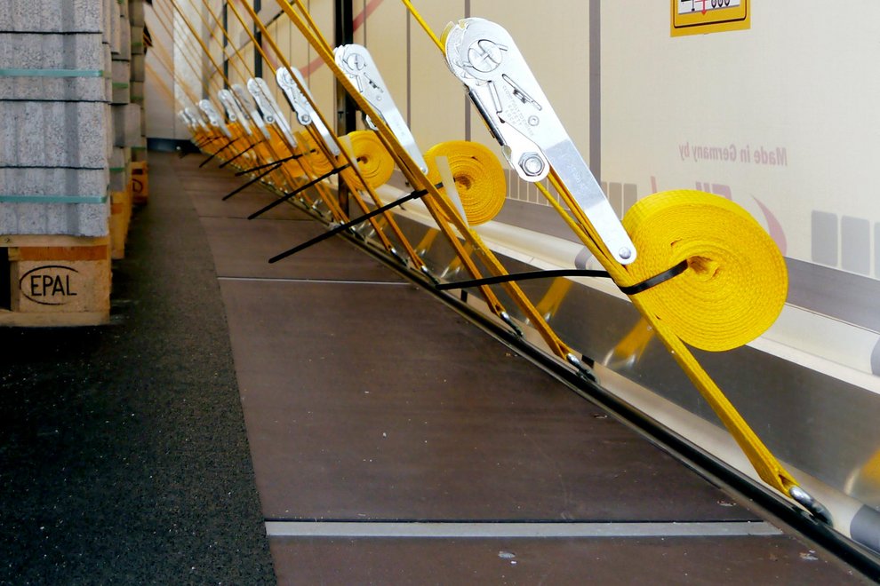 Load Lock Frame & Pallet Stop: Fliegl Trailer - tippers, truck trailers ...