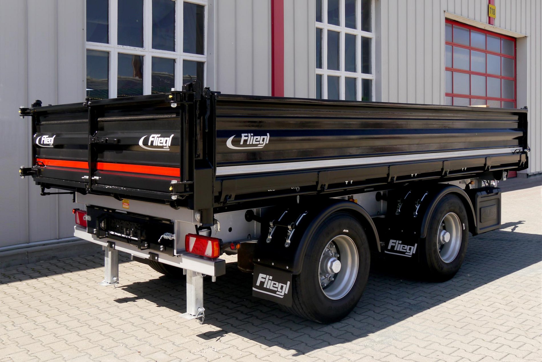 Fliegl Tandem-Dreiseitenkipper Robust und flexibel seit zwei ...