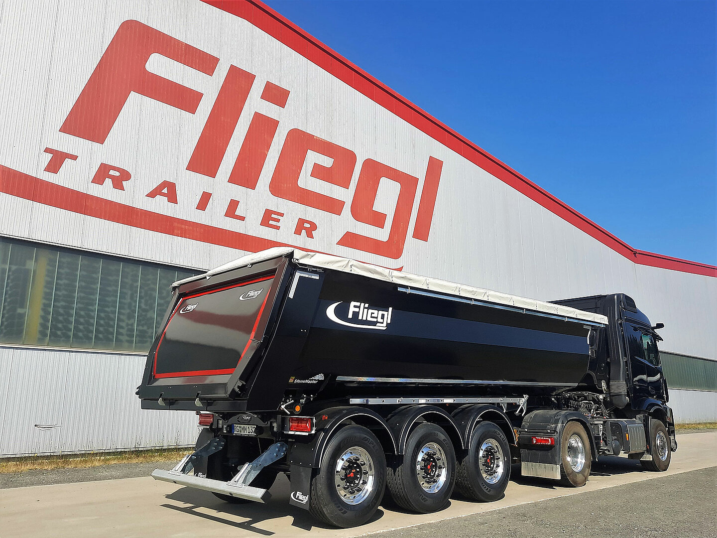 Lightweight dump trailers with high payloads: Fliegl Trailer - tippers ...