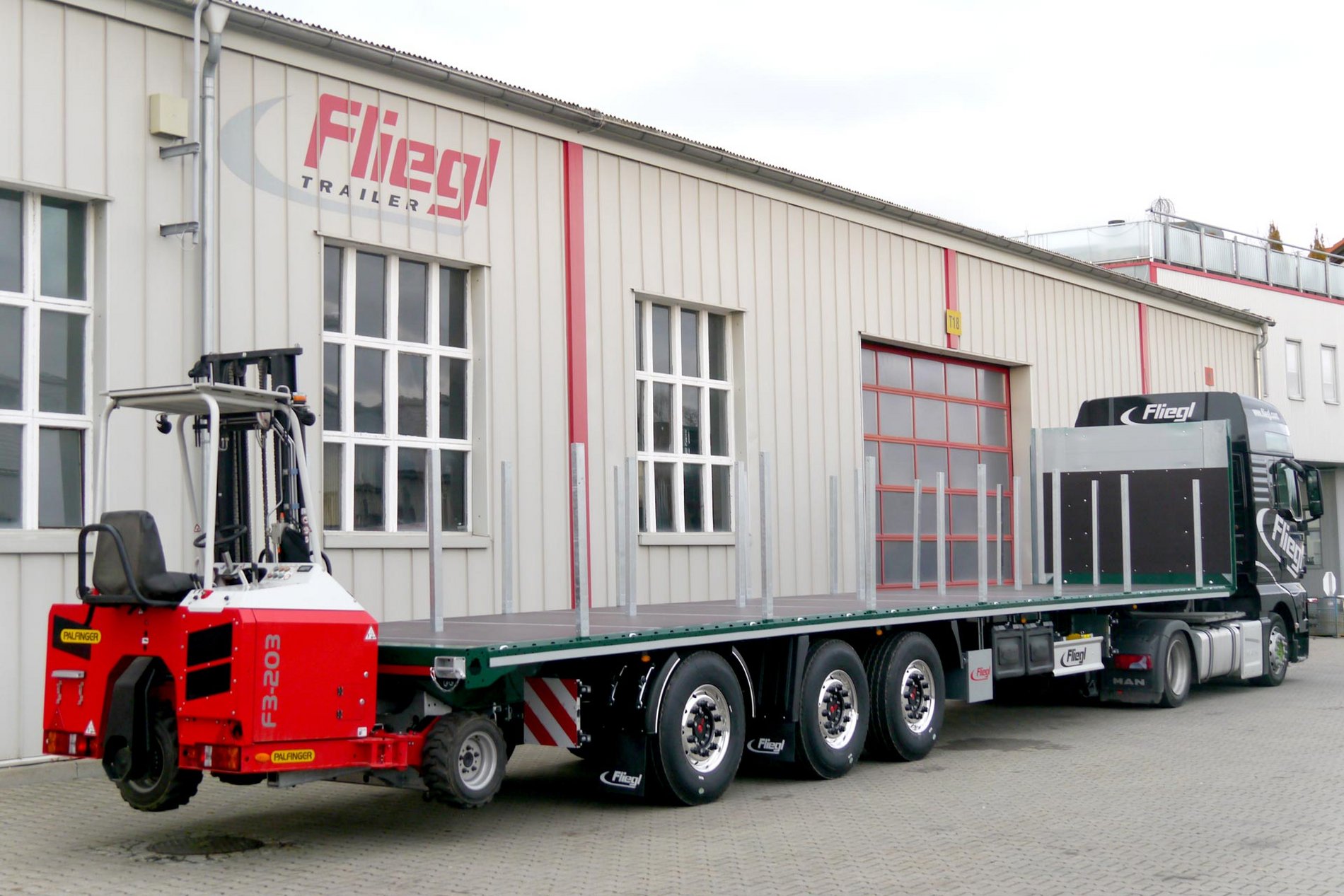 Plateau: Fliegl Trailer - tippers, truck trailers, chassis