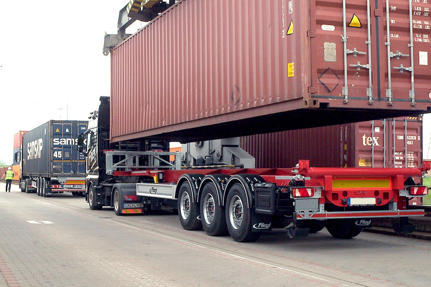 Container chassis from Fliegl for container transport: Fliegl Trailer ...