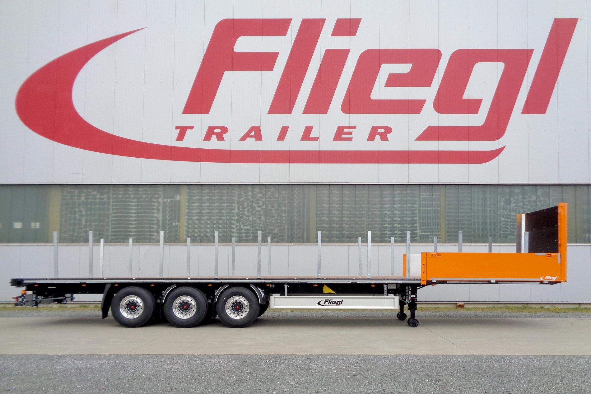 Plateau: Fliegl Trailer - tippers, truck trailers, chassis