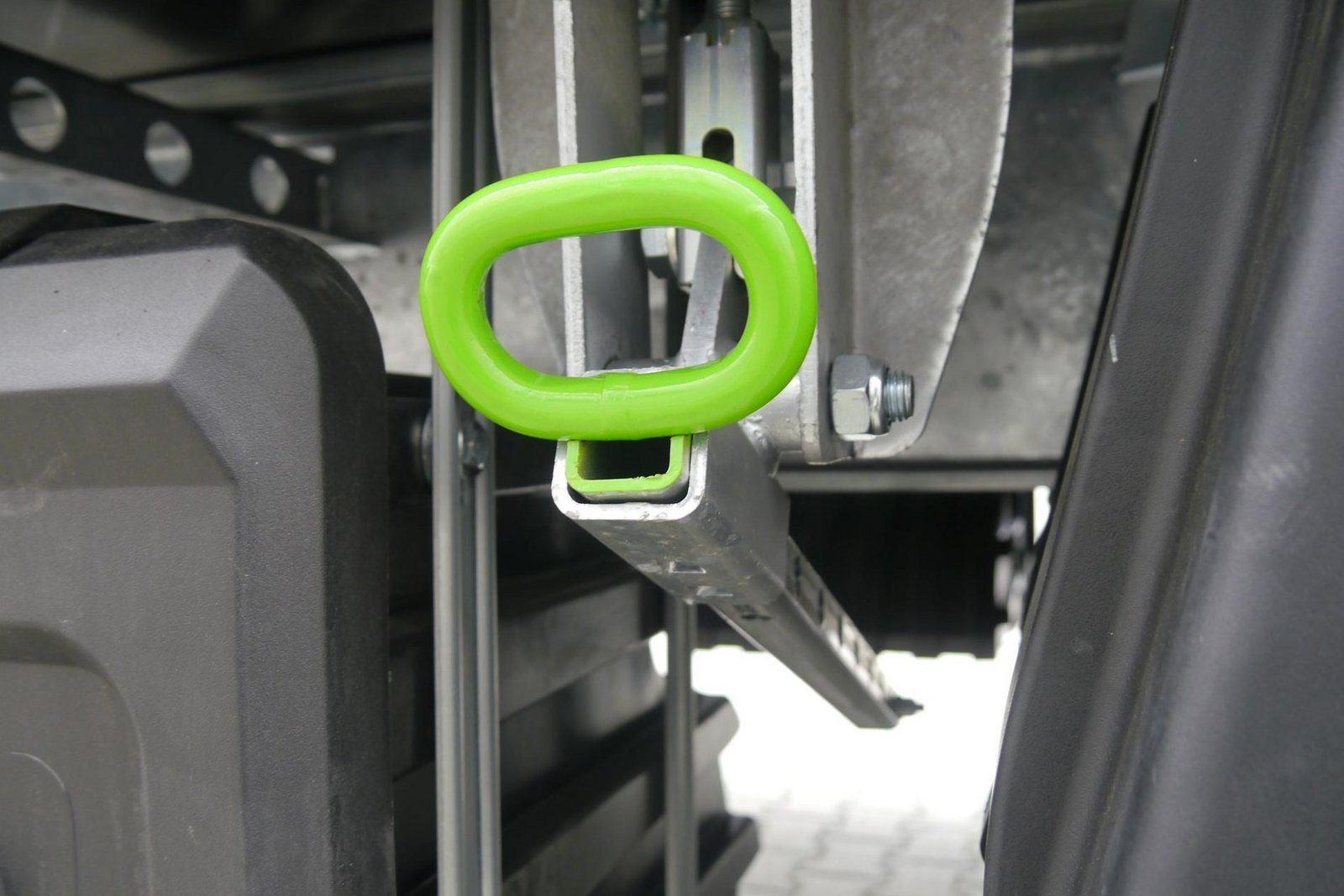 Quick Lock System: Fliegl Trailer - tippers, truck trailers, chassis