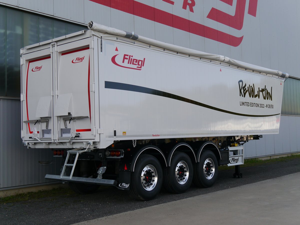 More volume - more profit: Fliegl Trailer - tippers, truck trailers ...