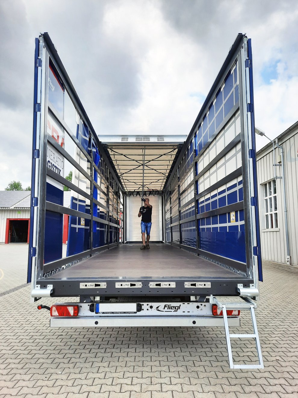 Curtainsider and curtainsider from Fliegl Trailer: Fliegl Trailer ...