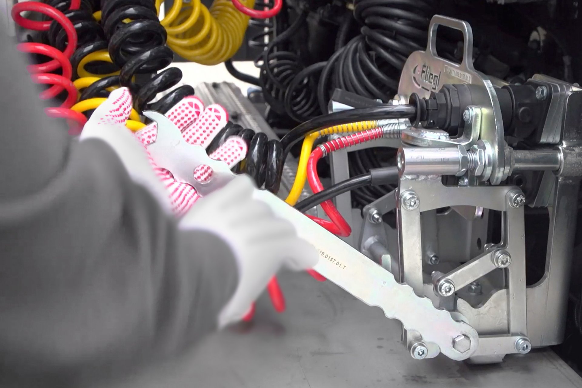 Fliegl F-CON – the quick-coupling system for the safe connection of ...