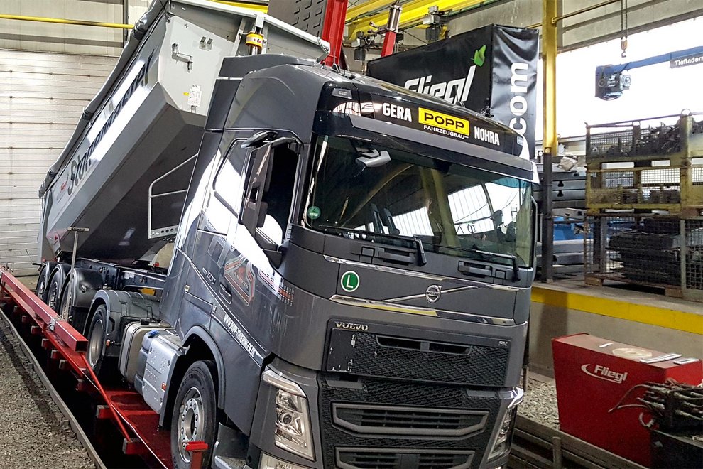 Fliegl's own tipper test facility: Fliegl Trailer - tippers, truck ...