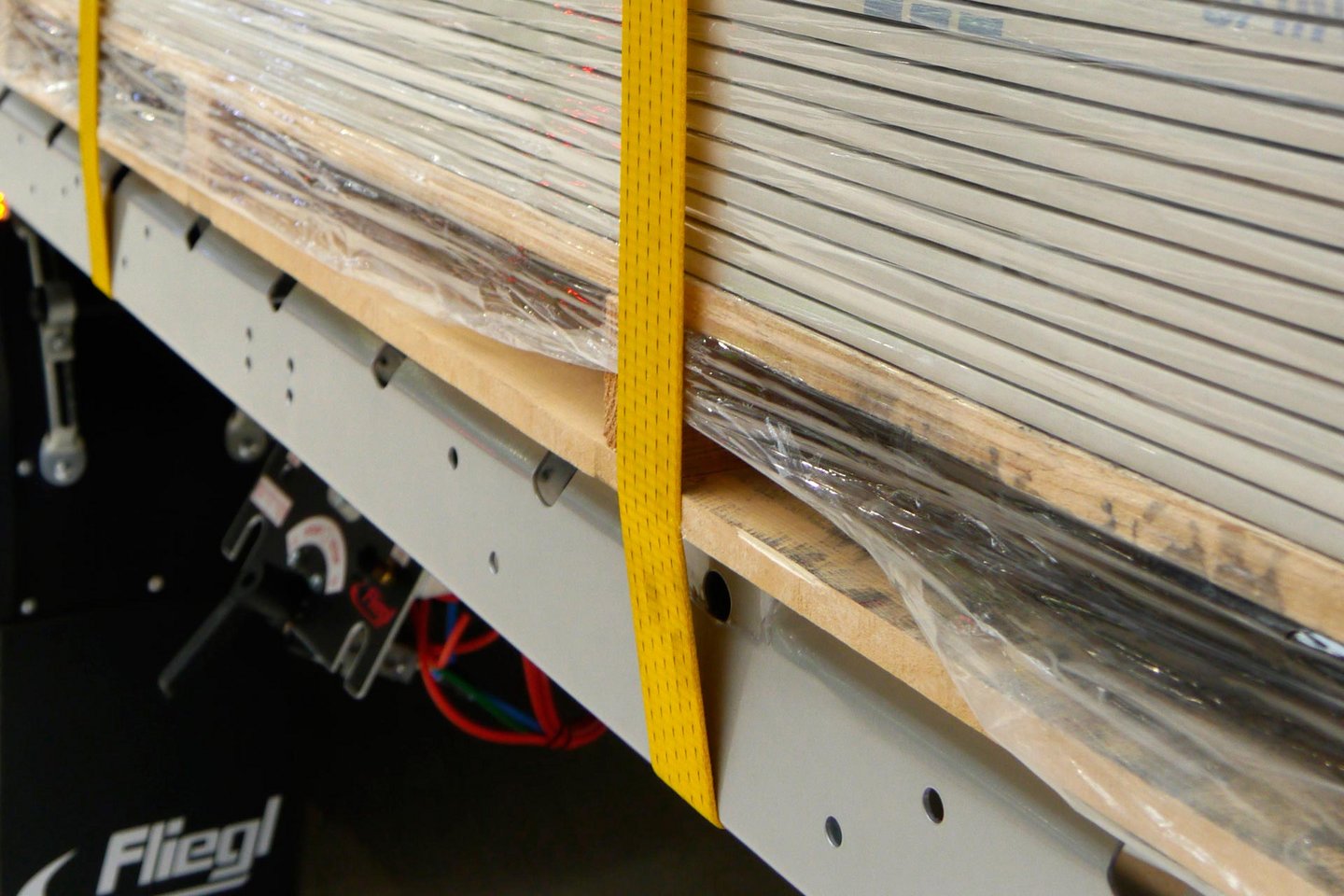 Load Lock Cross: Fliegl Trailer - tippers, truck trailers, chassis