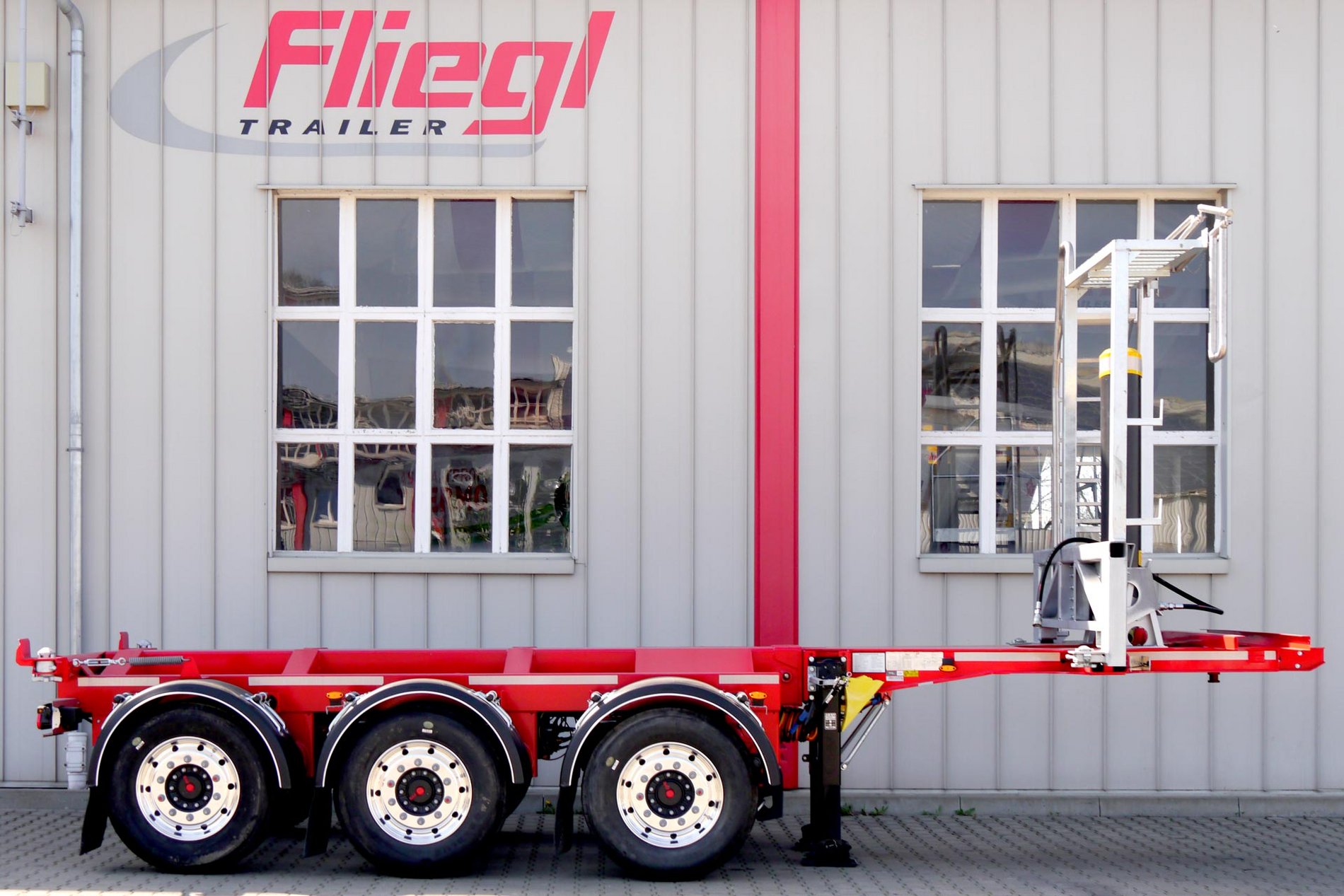 Vario tilt chassis: Fliegl Trailer - tippers, truck trailers, chassis