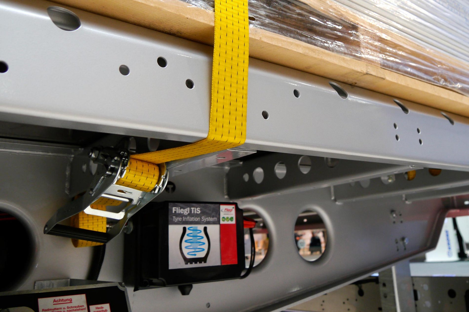 Load Lock Cross: Fliegl Trailer - tippers, truck trailers, chassis