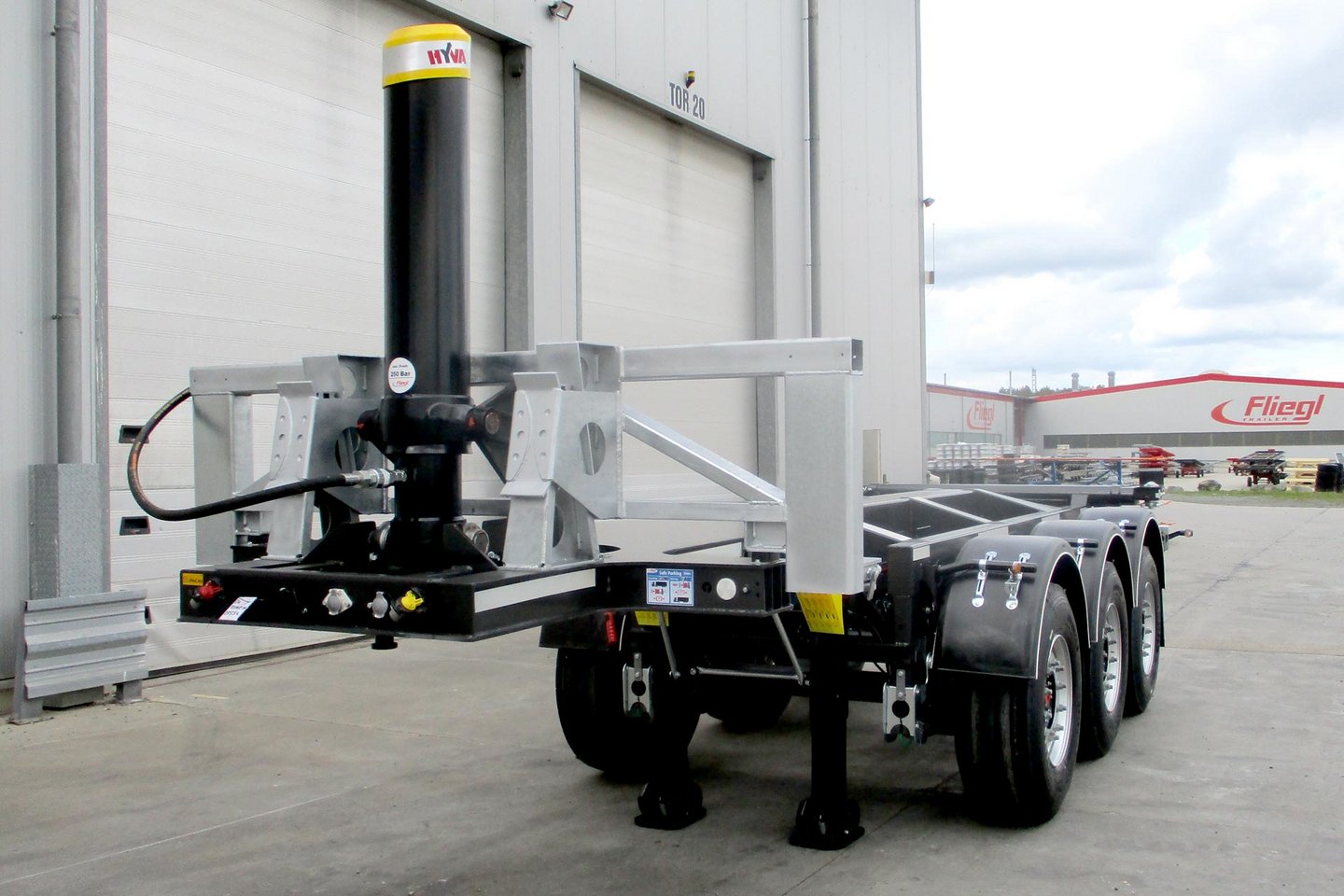 Vario tilt chassis: Fliegl Trailer - tippers, truck trailers, chassis