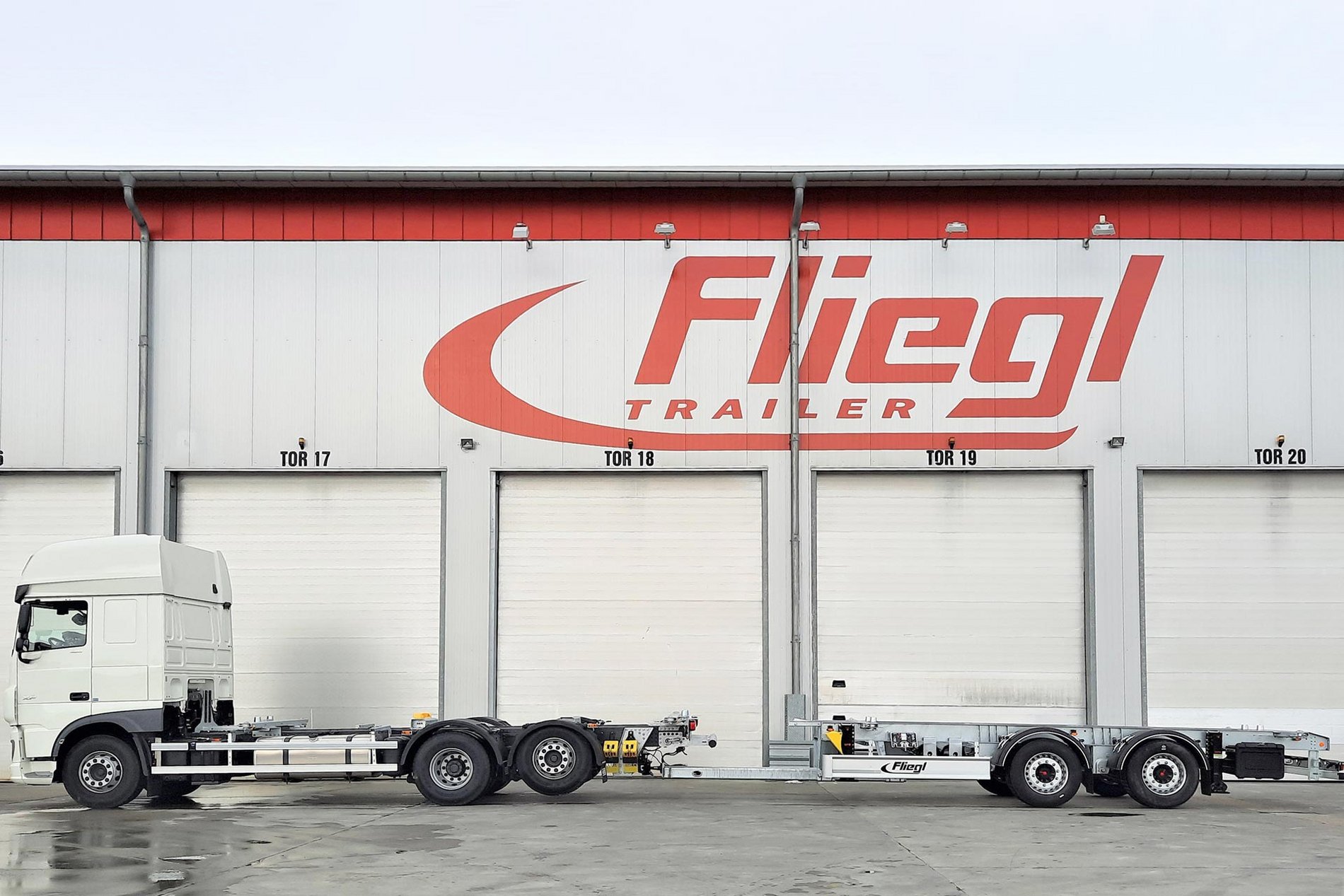 Zentralachsanhänger - Wechselfahrgestelle von Fliegl: Fliegl Trailer ...